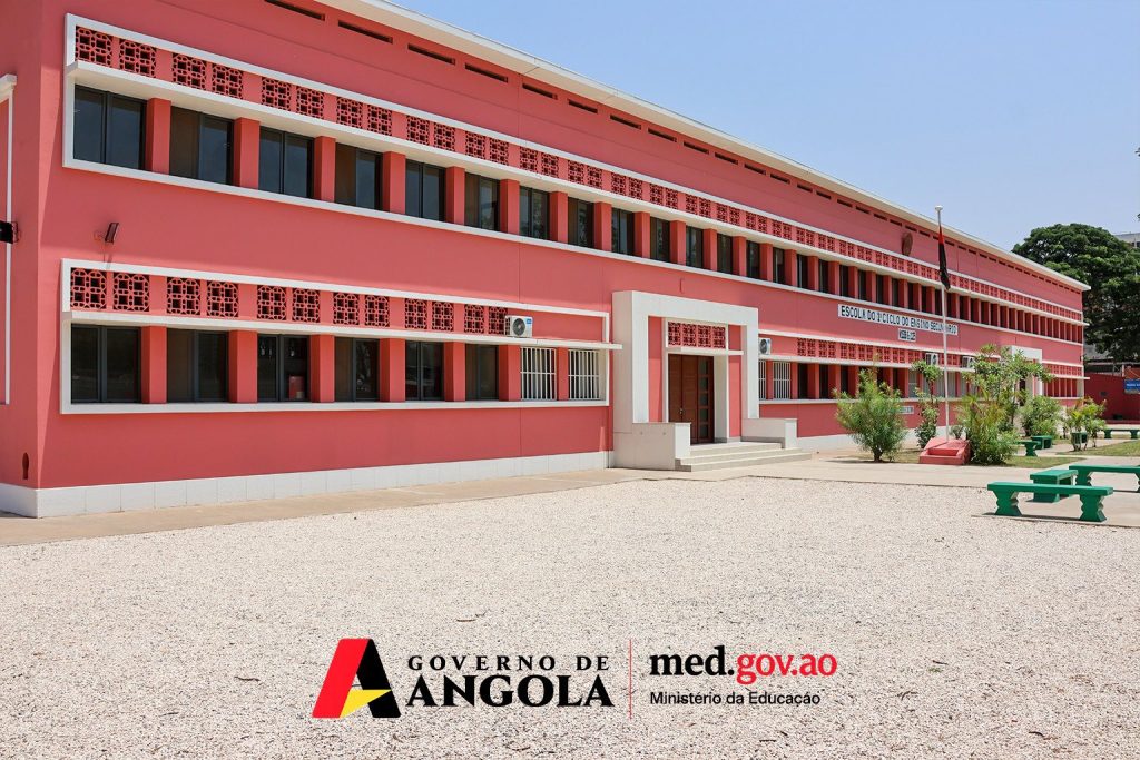 Ministra da Educação, Luísa Grilo, visita escolas de Luanda ...